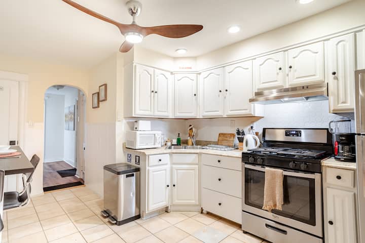 Backyard |Fast Wf |Bbq |Scenic Views |Free Parking - White Plains, NY