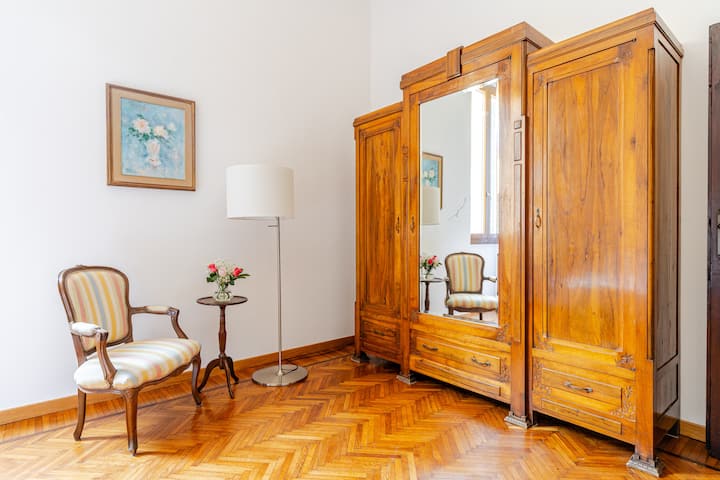 Your Home In The Medici District - Florence