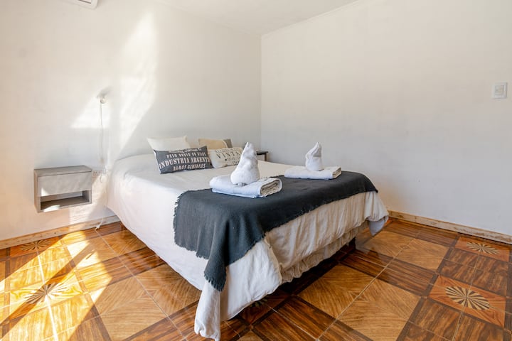 Casa Renovada De 4 Cuartos, Especial Para Familias - Tandil