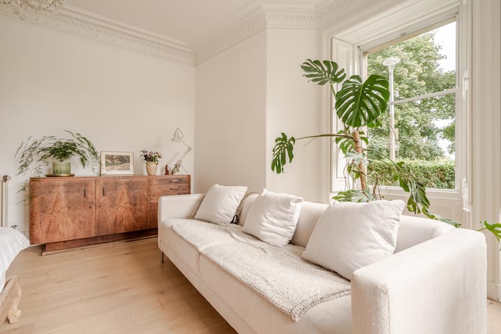 Beautiful Room With Meadows & Castle View.
Central - Edimburgo