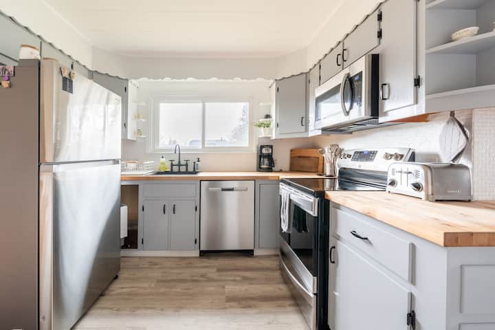 Cozy Bungalow In Se Pittsfield - Pittsfield, MA