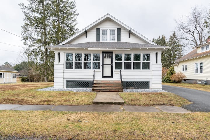 Cozy Bungalow In Se Pittsfield - Pittsfield, MA