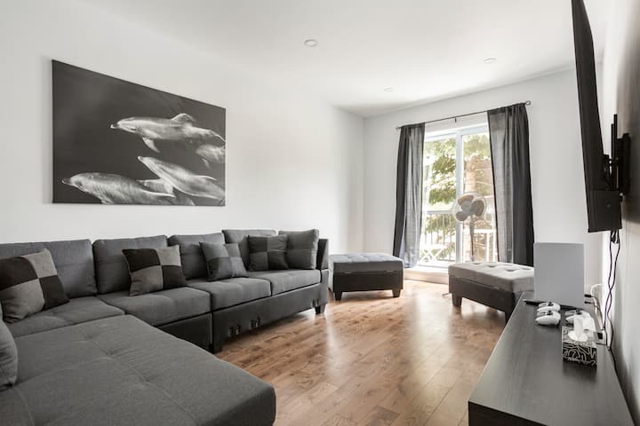 Stylish Serenity In A Central Location - Montréal, QC