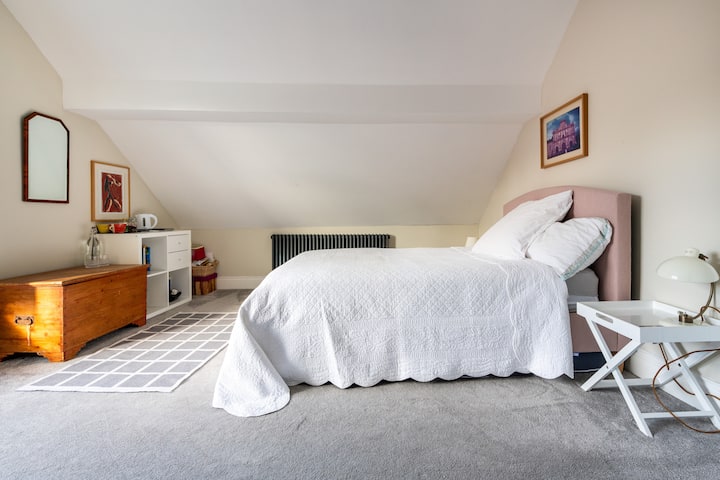 Large Bedroom & Private Bathroom - Harrogate