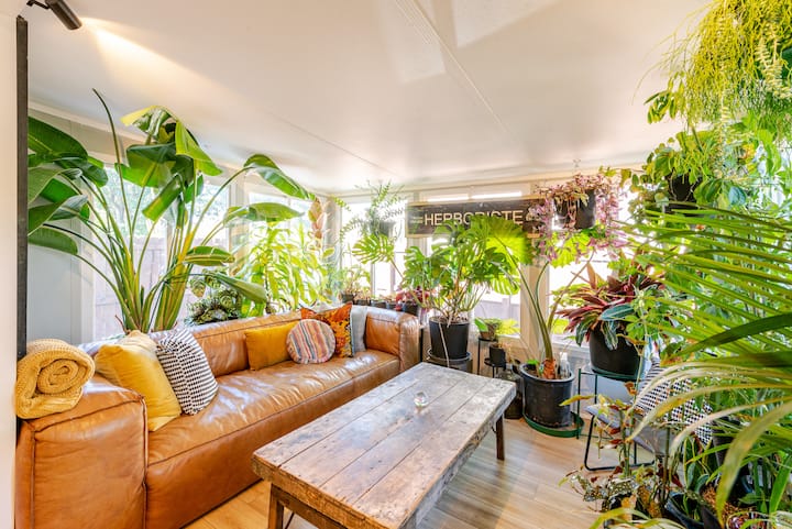 Centrally Located In Denver With Great City Views! - Englewood, CO