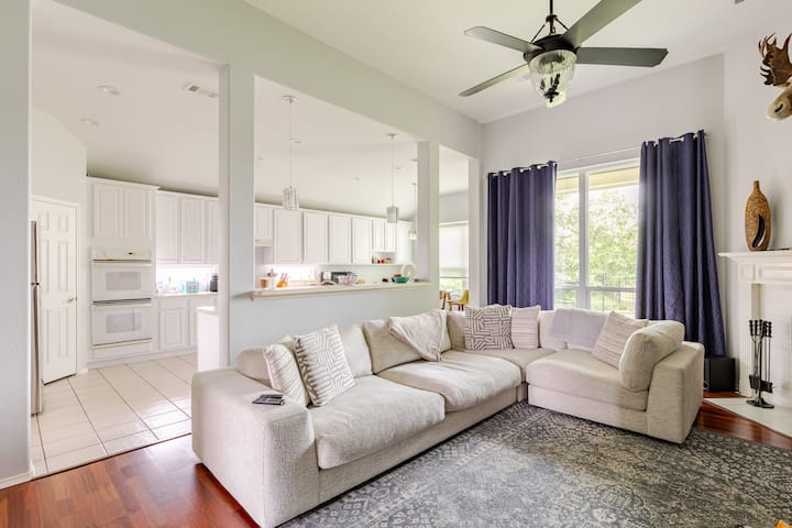 Spacious Home With Sunset Views - Fort Worth, TX