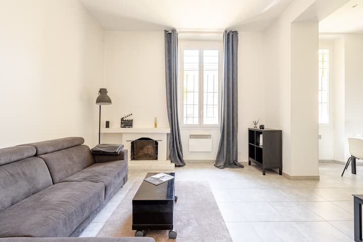 Large & Comfortable Place 0g - ibis Cannes Centre