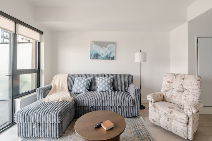 Serene Haven: Downtown Tranquility - Kelowna