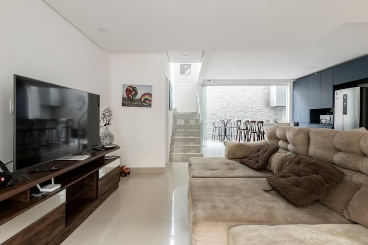 Casa Espaçosa E Perto Da Praia. - São Sebastião