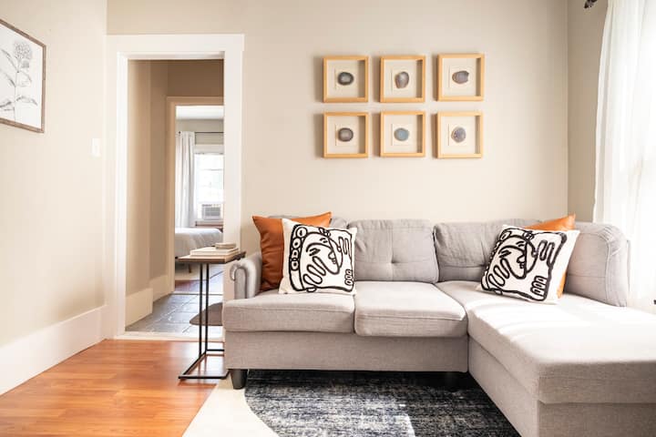 Charming 2 Bedroom Condo - Steps From The T - Somerville, MA