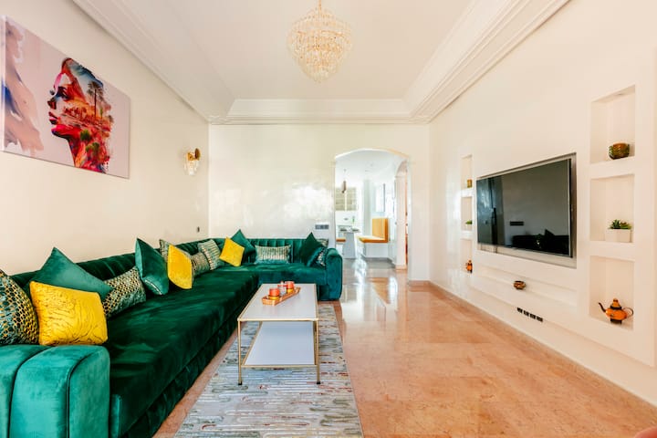 Charming Retreat: 2 Bed, Pool, Family Friendly - 