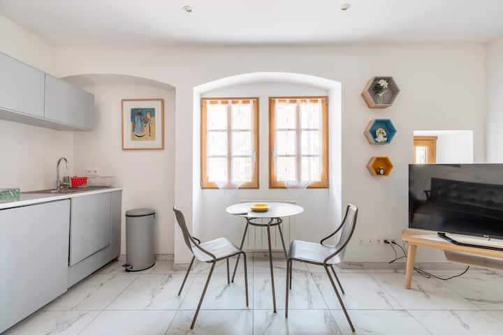 Charming Nest In Old City Center - Annecy