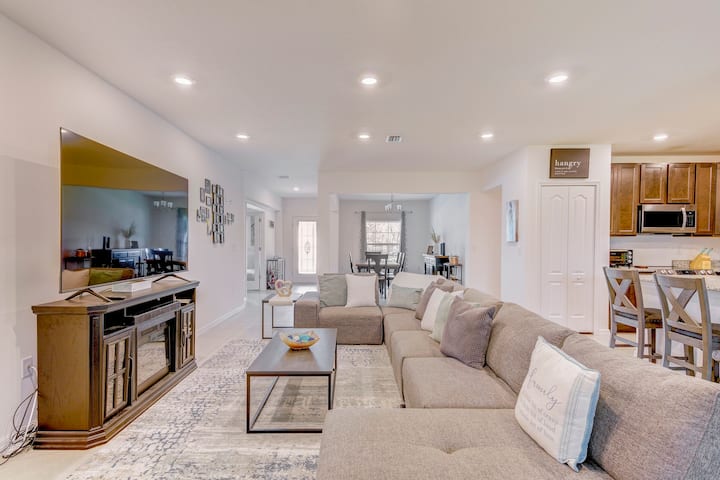 Large Quiet Bedroom Private Bathroom - Spring Hill, FL