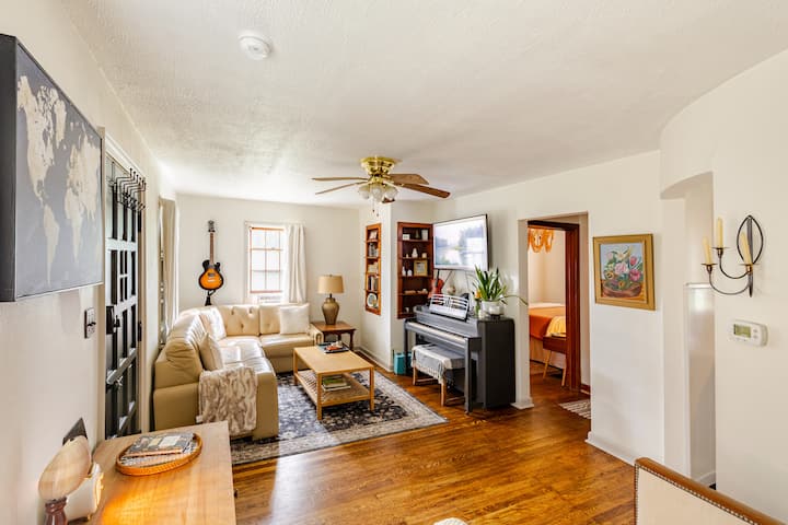 Checkers: Vintage + Modern Charm - Muncie, IN