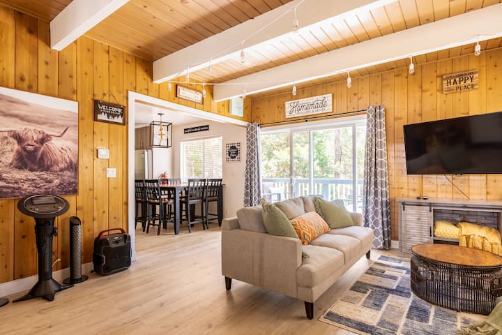 Remodeled Home Sleeps 12 W/gameroom & Lake Rights - Lake Arrowhead, CA