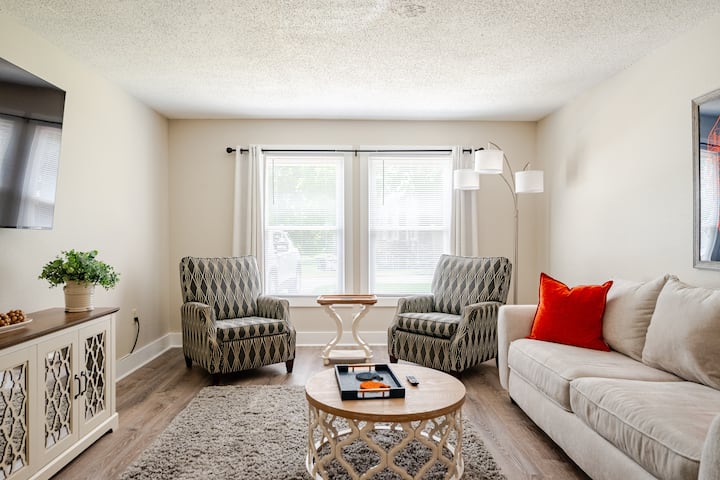 2br/2ba Renovated Condo Under 1 Mile To Toomers - Auburn, AL
