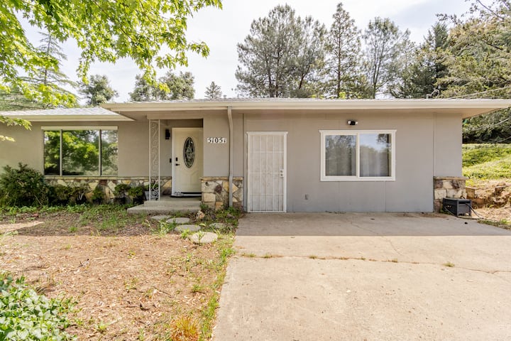 #Newlyrenovated Modern Home Yosemite | Bass Lake - Oakhurst