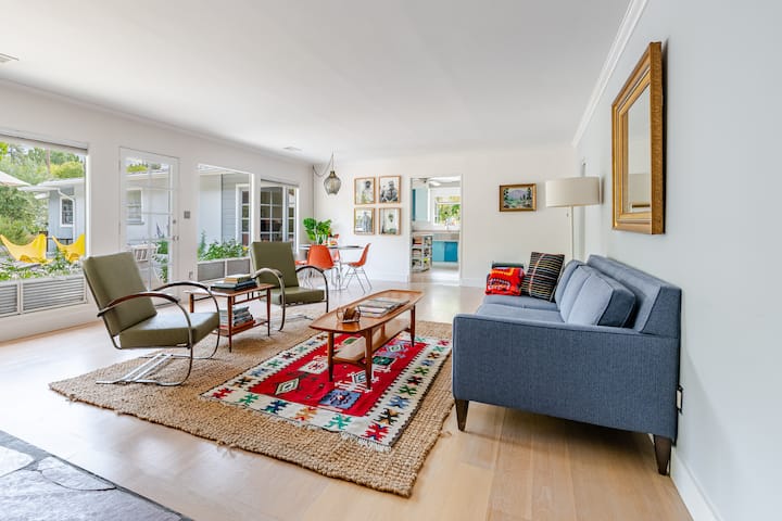 Hip Mid-century Downtowner, Bocce, Hot Tub, Garden - Ojai, CA