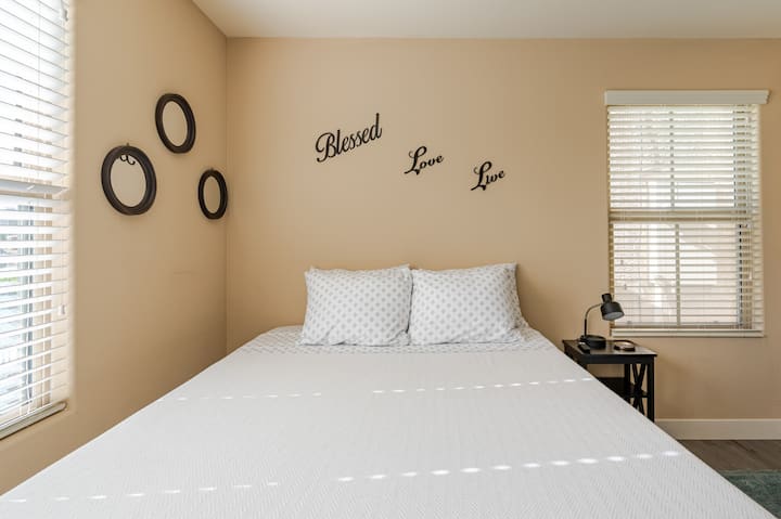 Welcome To Salma’s Townhouse ! - Phoenix, AZ