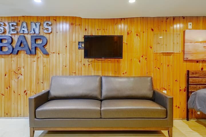 Sean's Bar - Private Apartment - Shenandoah University, Winchester