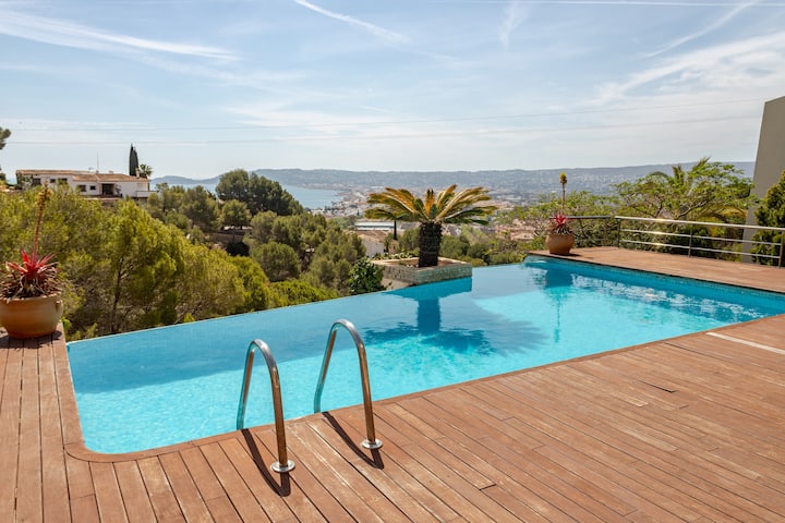 Villa Overlooking The Bay Of Jávea - Jávea