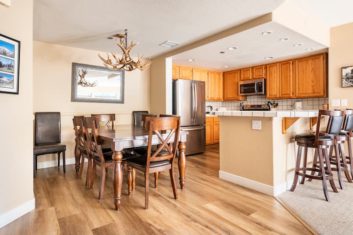 Snowdrift Lodge-slopeside + Modern Touches - June Lake, CA