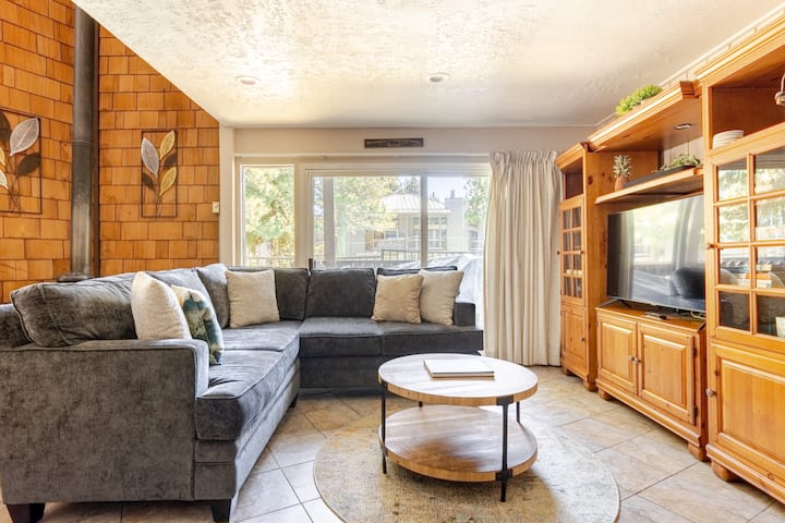 2 Bedroom Condo In The Heart Of Town Close To Restaurants And Shops - Mammoth Lakes, CA