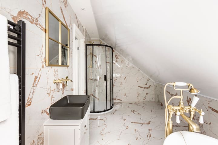 Luxury 5 Bedroom Spacious House In Essex - ラムフォード