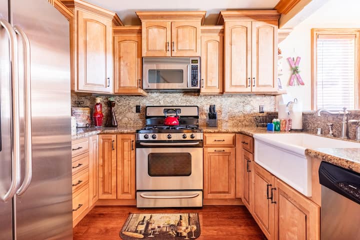 Resort Complex With Mtn Views, Pool And Tennis! - Mammoth Mountain, CA