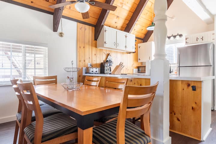 Bearfoot Hideaway Near Village + Hot Tub - June Lake, CA