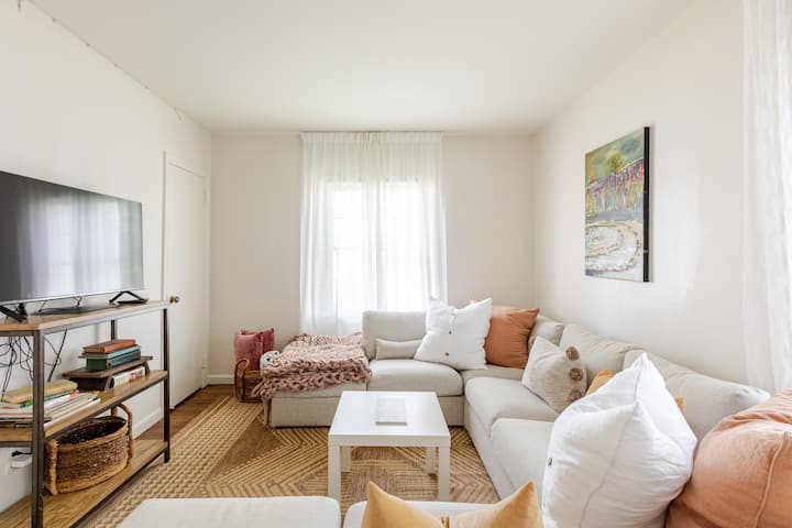 Private Guest House-baked Treats, Lux Beds, Patio! - Atlanta, GA