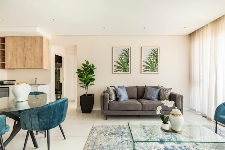 Luxurious Executive Gem In Sandton With Inverter. - Randburg