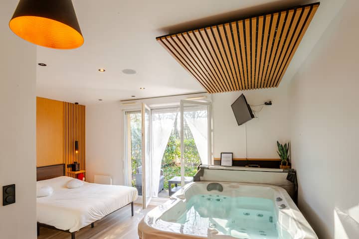 Love Room Avec Spa Privatif & Jardin – Jour/nuit - Lieusaint