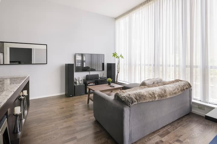 High-ceiling Condo In Downtown Toronto - Toronto