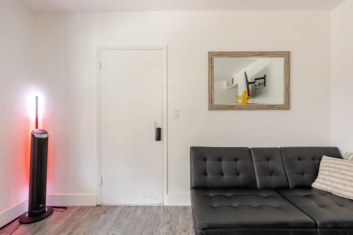 Studio Apartment 10 - Miami Beach, FL