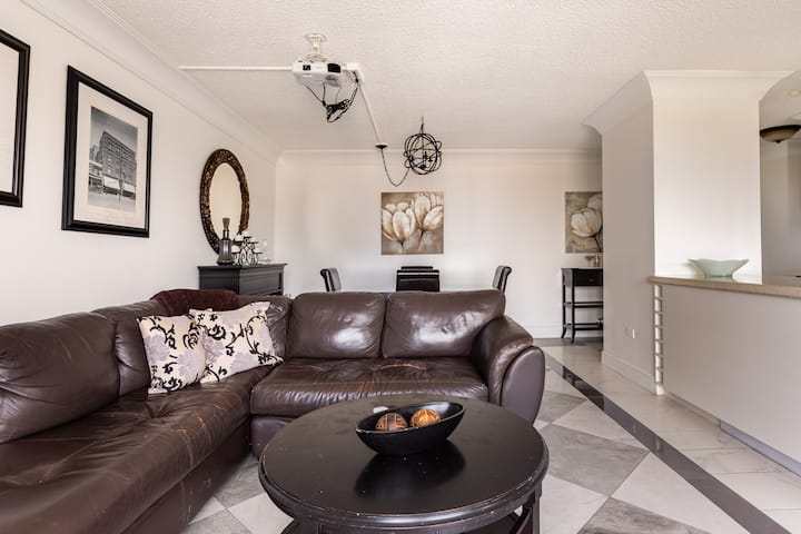 Oakwood Towers - 2 Bedrooms - Garage Parking - Edmonton