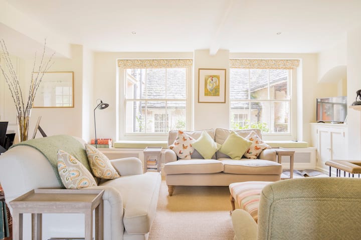 Twin W/shared Bath.farmhouse B&b - Tetbury