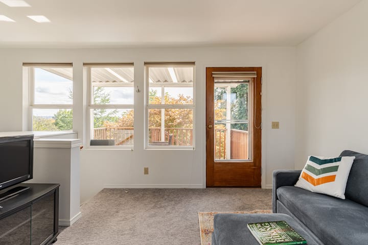 Private Guest Suite In The Trees - Seattle, WA