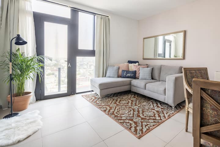 New Luxury Apartment, 2 Beds, King-size & Double - 몬테레이