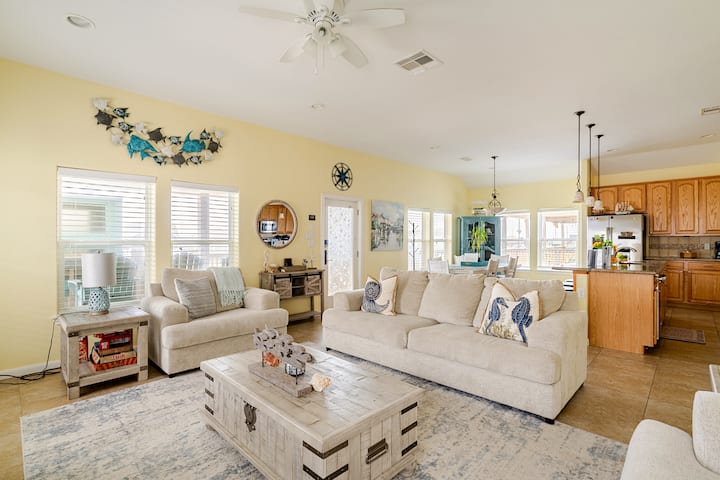 Palapa Family Tides King Suite Elevator Gated Safe - Galveston Island, TX