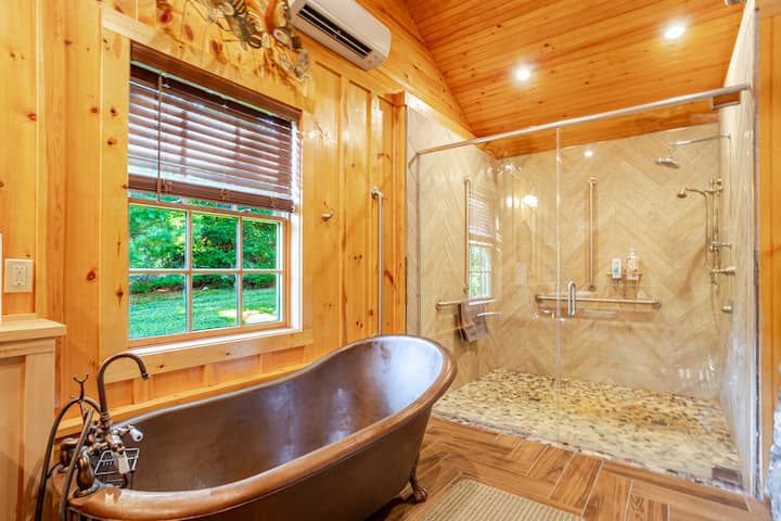 Camp David (Entire 13 Acres & Three Cabins) - New Jersey