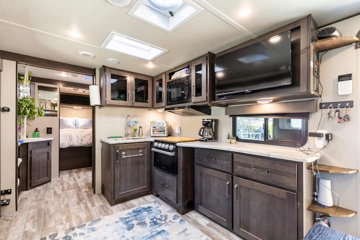 Cozy 33’ Travel Trailer Available For Your Stay! - Orange, CA