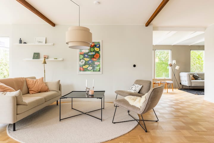 Charming Beach Close Villa, Close To Malmö Arena - Malmö