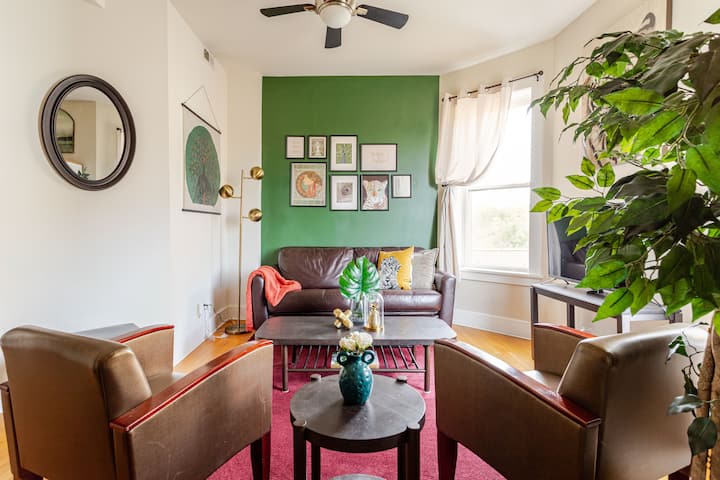 Bold Bohemian Splendor | 2br | Pilsen - Chicago