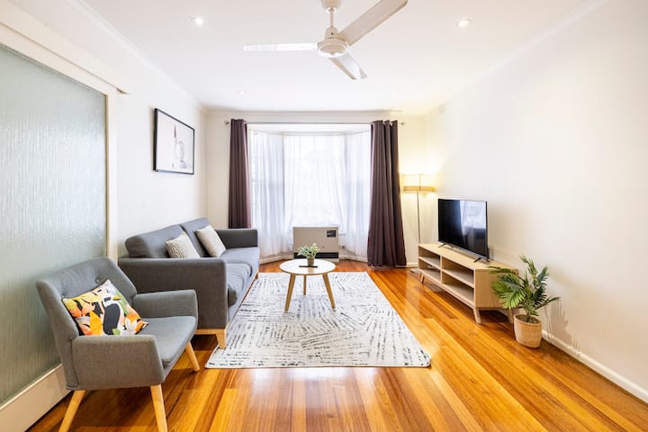 2b1b Essential Unit In Central Glen Waverley - Forest Hill