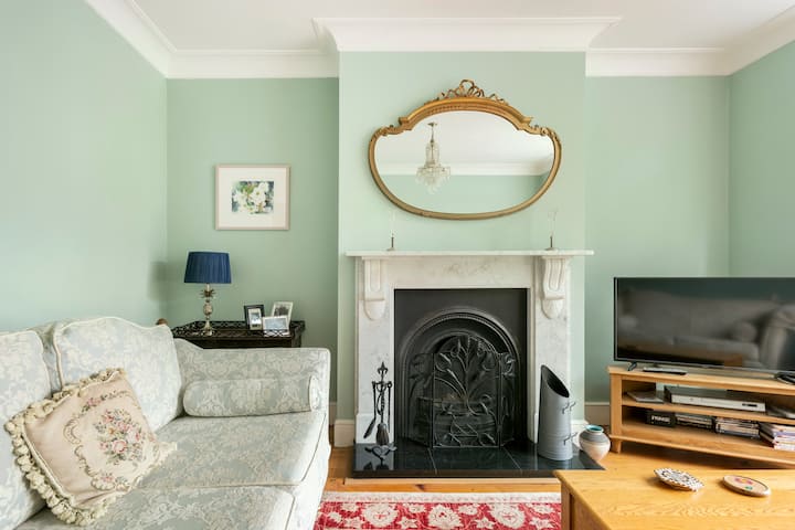 Lovely Room With A Distant Sea View; 1930s House. - Plymouth