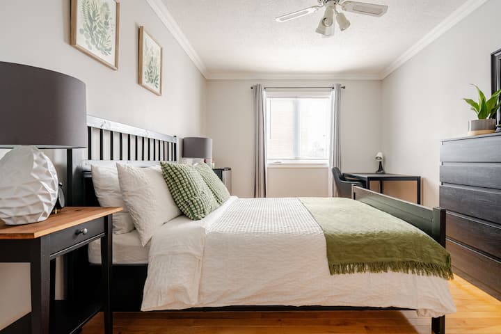 Adorable & Cozy Bedroom With Parking Near Downtown - Ottawa
