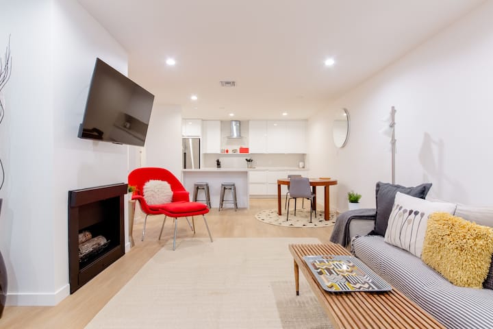 Prime Location West Hollywood Condo Month To Month - West Hollywood, CA