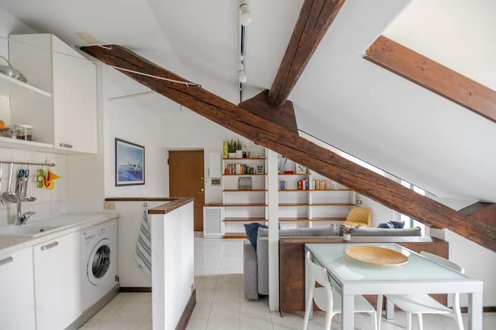 Sunny & Quiet Attic - City Center - Milan