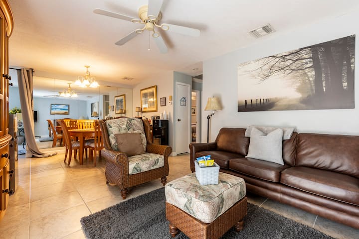 Quiet, Comfy 2-bed Efficiency. - Jupiter, FL